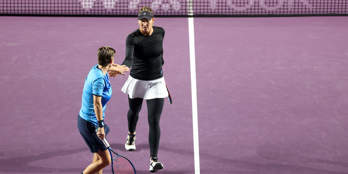 Nicole Melichar-Martinez advances to semifinals at WTA Finals