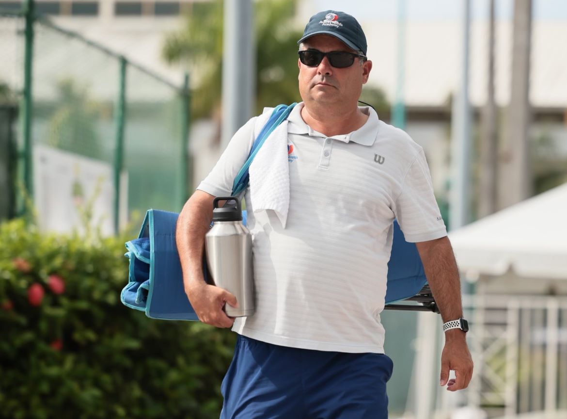 Texas' Brian Notis honored for his service as a junior tournament director