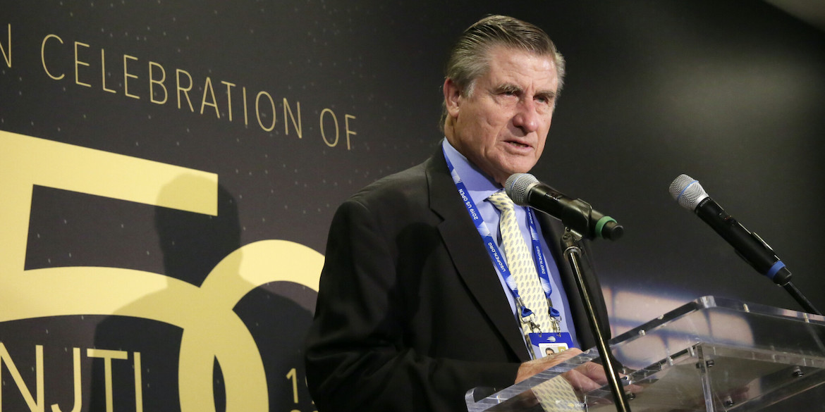 Charlie Pasarell: un arquitecto del tenis moderno