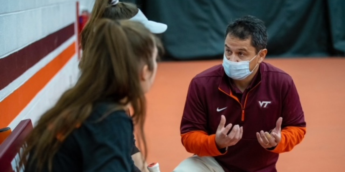 Continuar retribuyendo a través del tenis